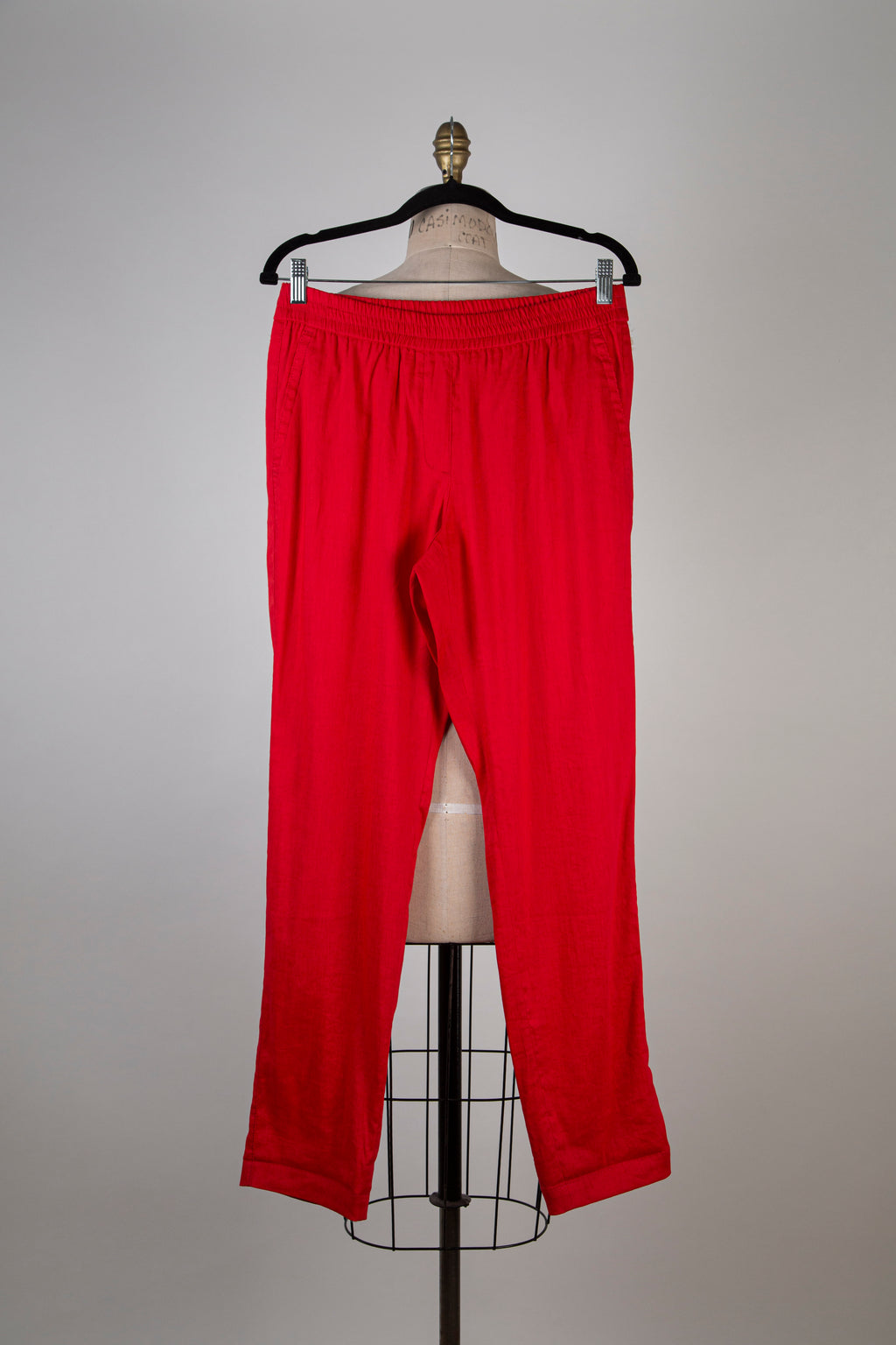 UC81.59W47 - Comfortable chic pants in tomato red weave (M and L ...