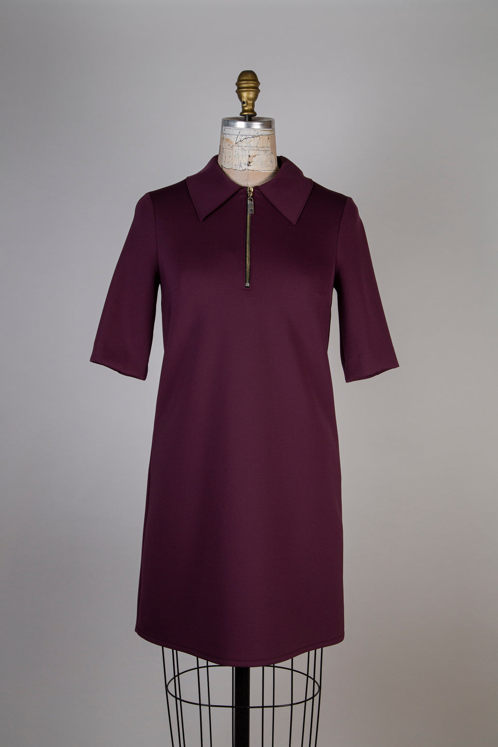 Robe techno aubergine à col polo (2 et 4) – VERYSMART