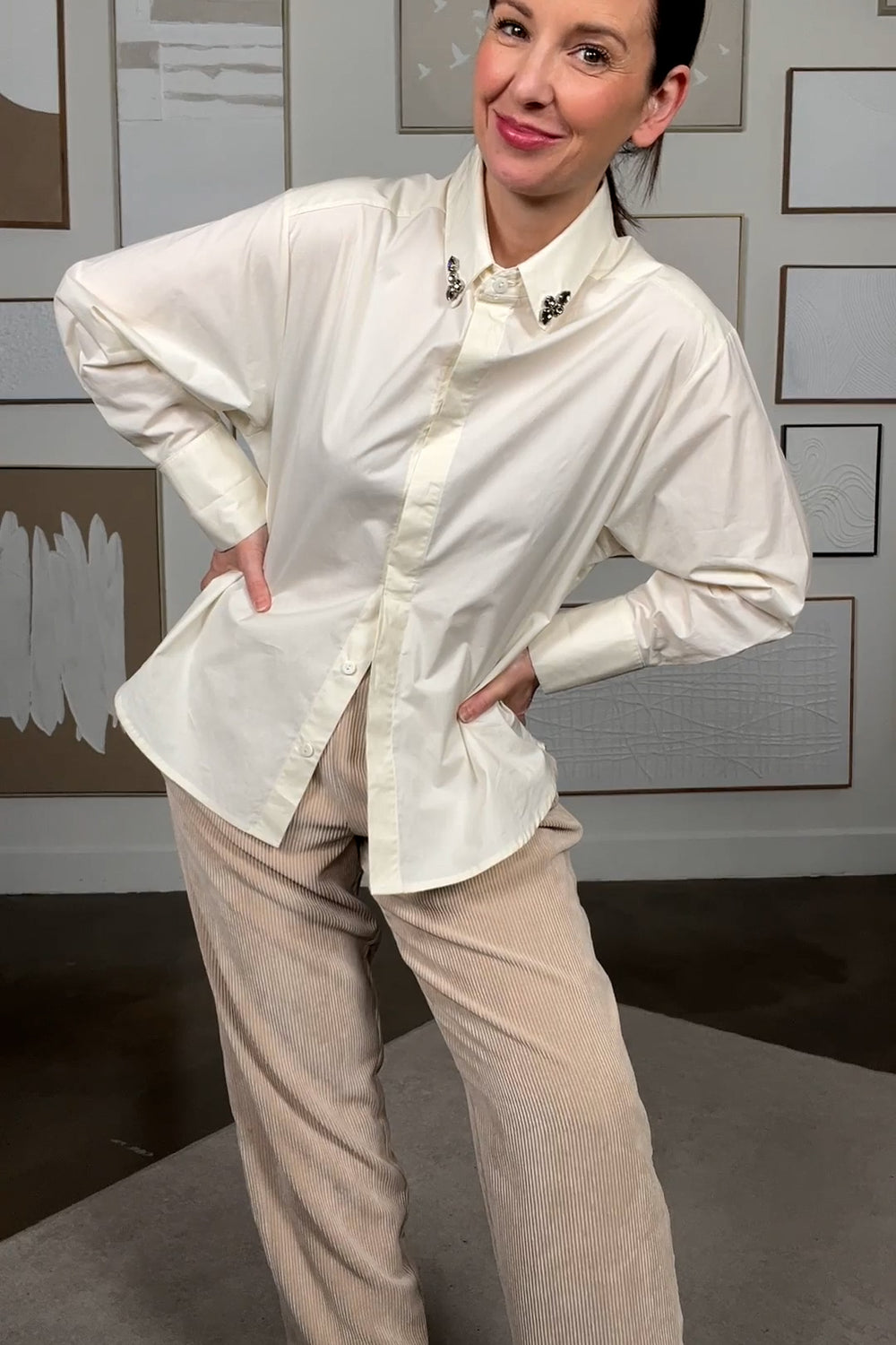 Cream blouse with jeweled collar (S) – VERYSMART