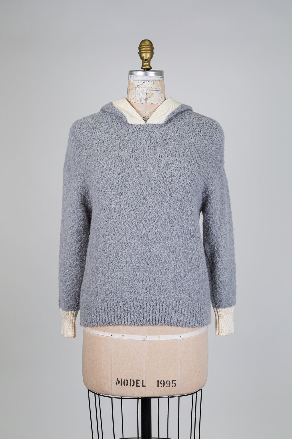 Chandail hoodie gris et crème en laine bouclée (6) – VERYSMART